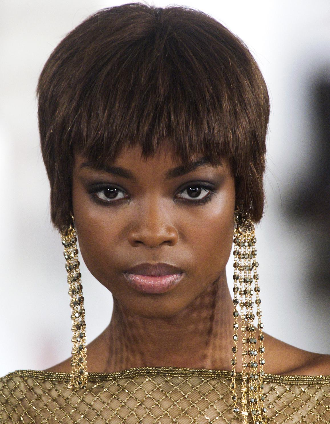 Frange courte déstructurée - 20 façons de porter la frange courte - Elle