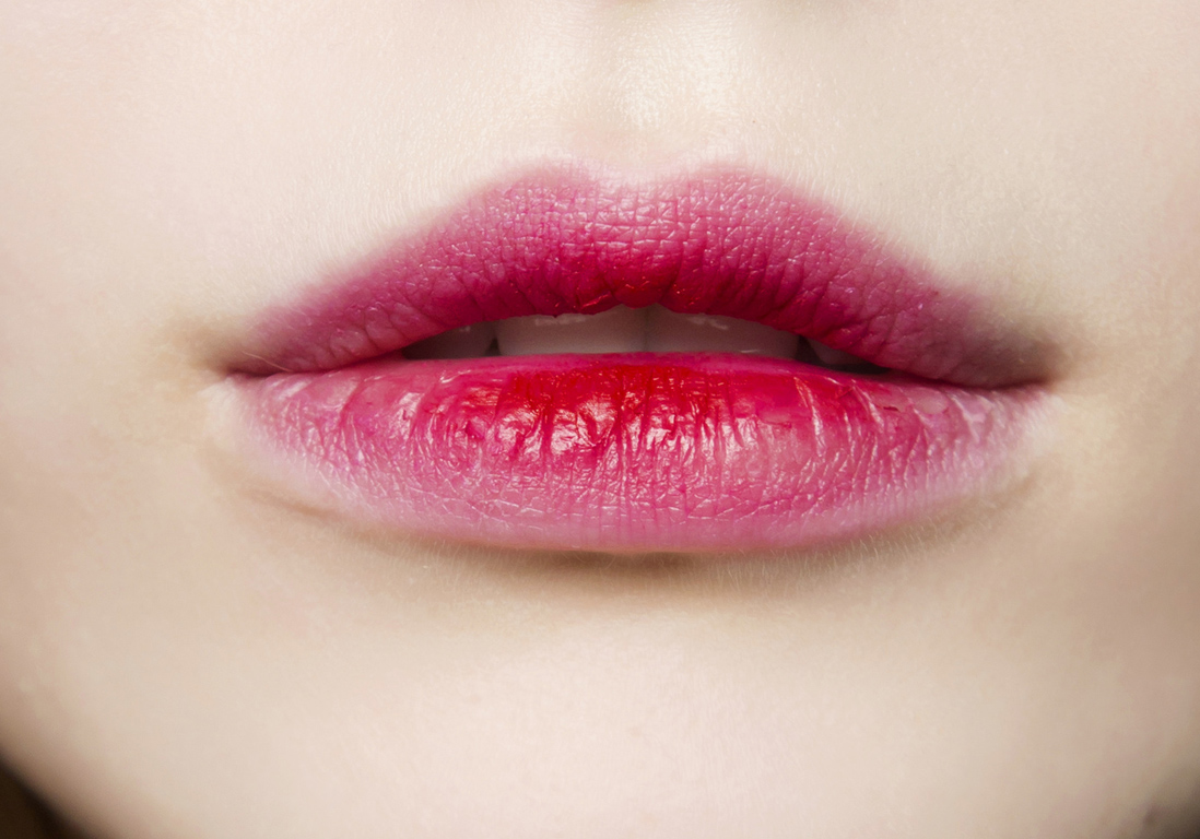 Maquillage effet bouche mordue - Les nouvelles façons de maquiller sa ...
