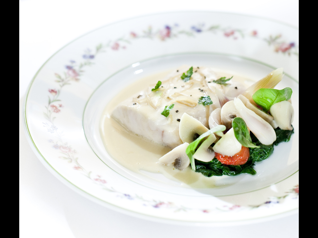 Filet De Bar De Ligne - Eric Azoug revisite quatre classiques de bistro ...