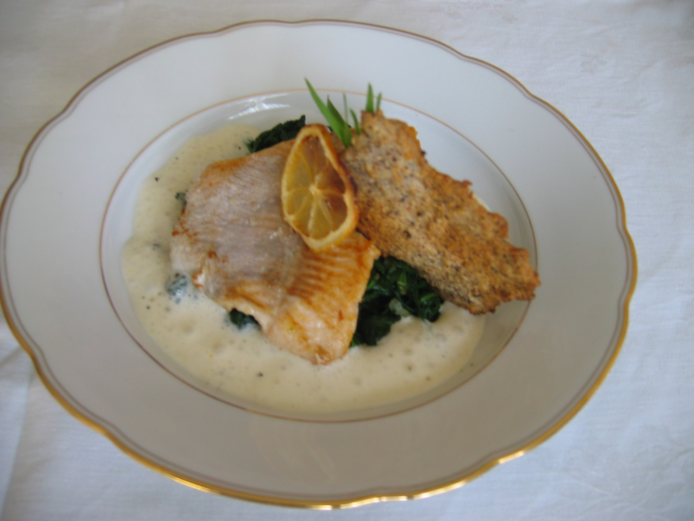 Pavé d’omble chevalier à l’écume de citron et sa fondue d’épinards pour ...