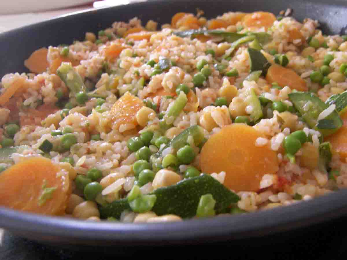 Riz complet aux petits légumes pour 4 personnes - Recettes Elle à Table