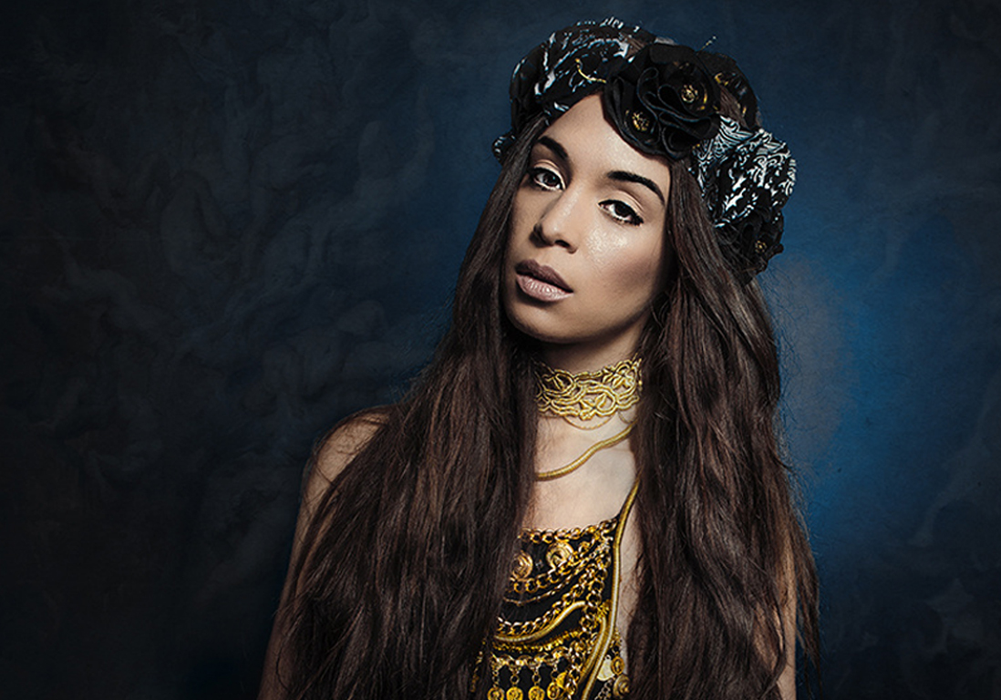 Holybrune captive avec son look 90's et son rap/r'n'b' - Elle