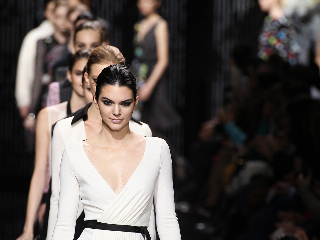 7. Créer un défilé de mode - 10 idées pour s’amuser entre filles - Elle 7. Créer un défilé de mode - 10 idées pour s’amuser entre filles - Elle