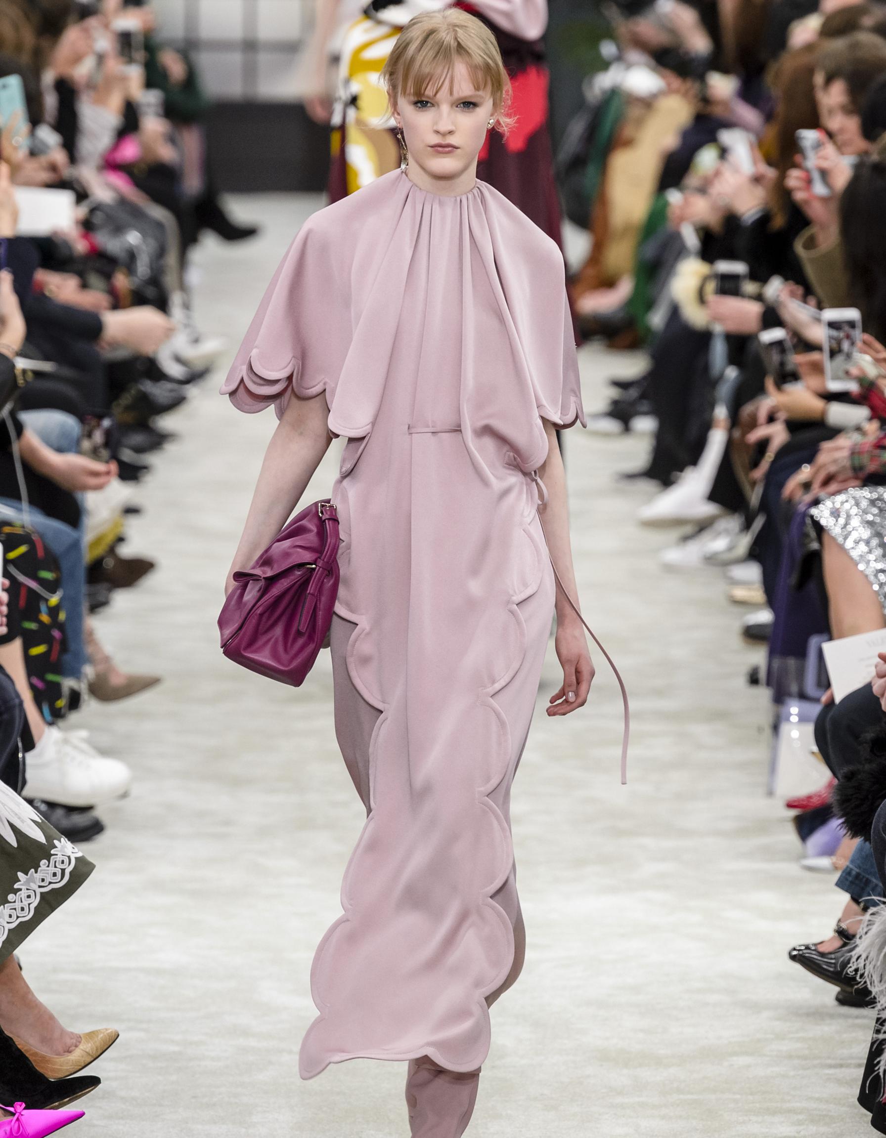 Défilé Valentino Prêt à Porter Automne Hiver 2018 2019 Paris Elle