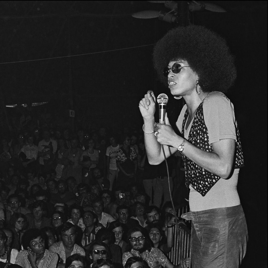 Qui est Angela Davis ? Ses combats en 10 photos - Elle